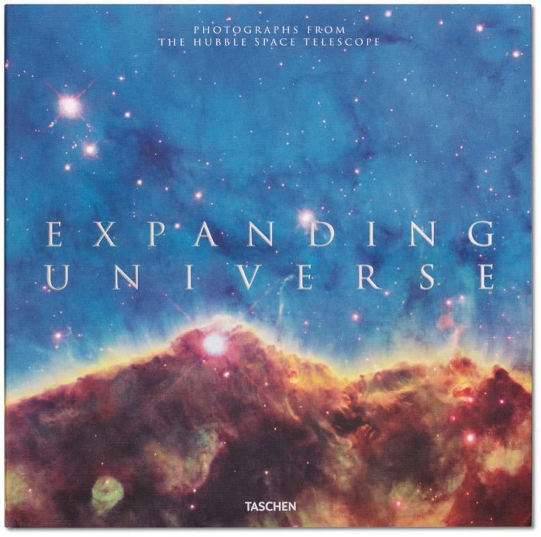 Portada Expanding Universe. Photographs from the Hubble Space Telescope ...
