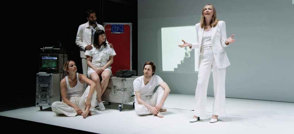 Falsestuff, la gran farsa que es el teatro - hoyesarte.com