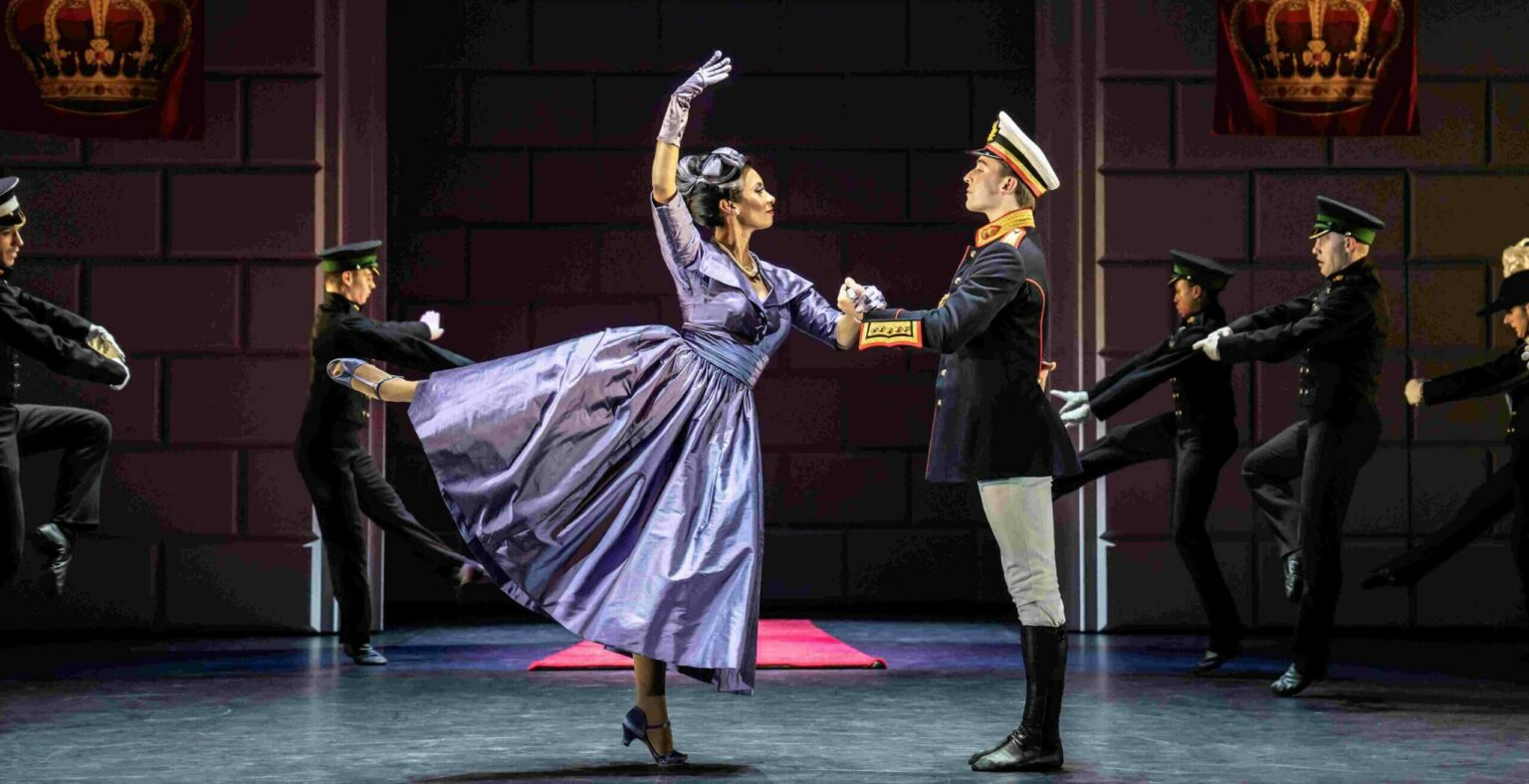 El lago de los cisnes de Matthew Bourne, 30 años de una revolución ...